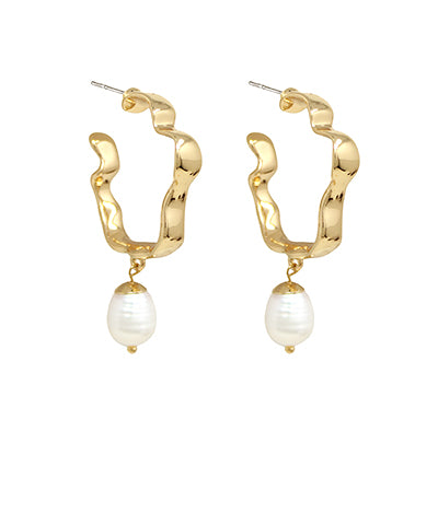Wavy Hoops w/ Pearl Accent – My Sister's Cottage